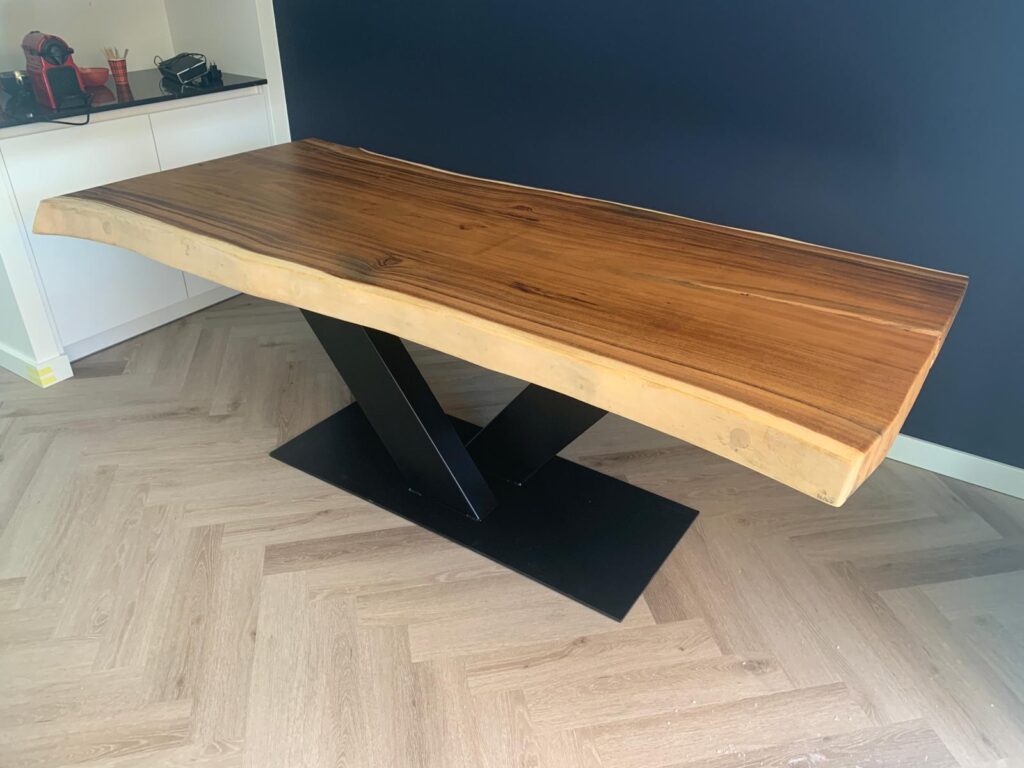 Op zoek naar een boomstamtafel 350 cm van hoge kwaliteit?